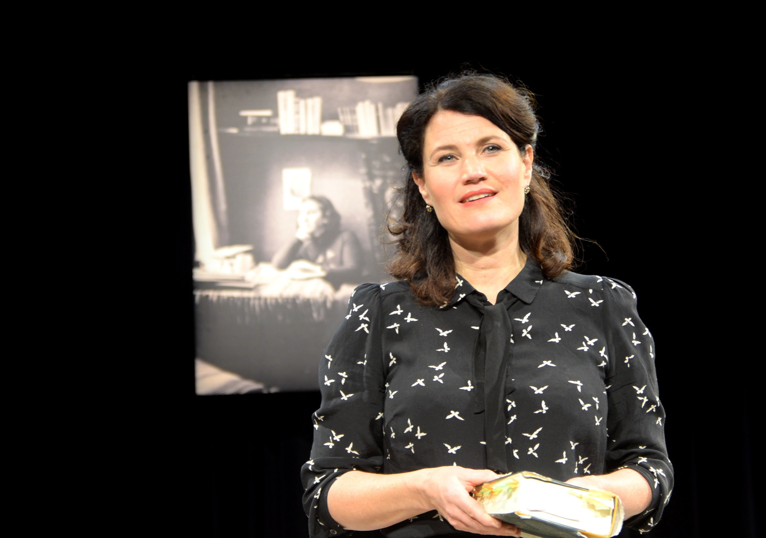 Nieuwe ode aan Etty Hillesum door theatermaakster Julika Marijn – Ongrond